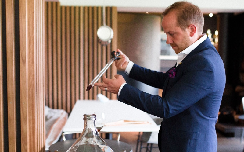 Ten Minutes by Tractor wins 2021 Australia's Wine List of the Year ...